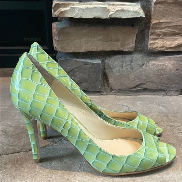 Enzo Angiolini | Shoes | Enzo Green Crocodile Pumps Womens Size 65 ...